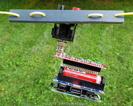 Electrically isolated end-fed vs. center-fed dipole radiation